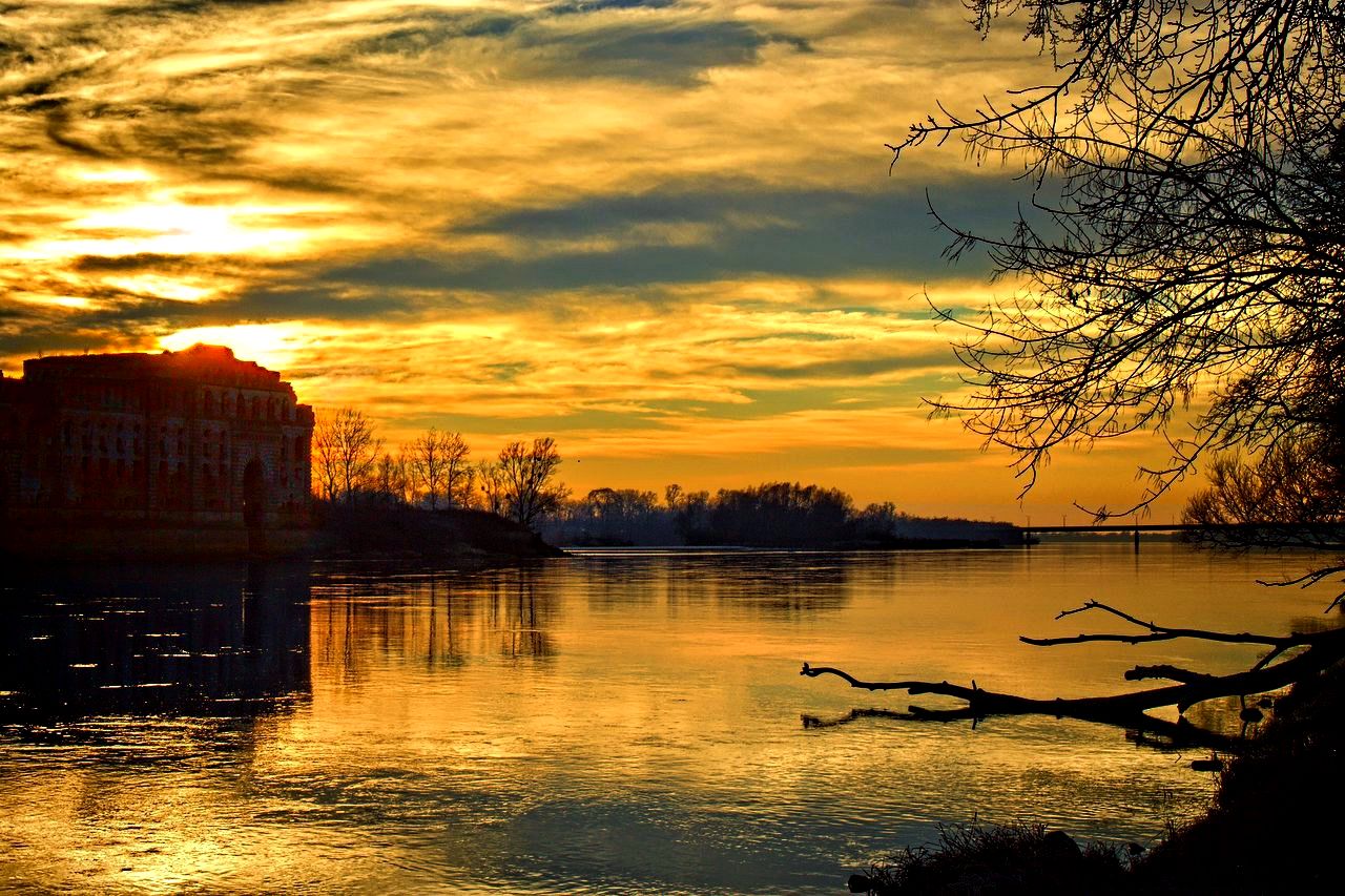 Beautiful Sunset Over The River free Download Photos 
